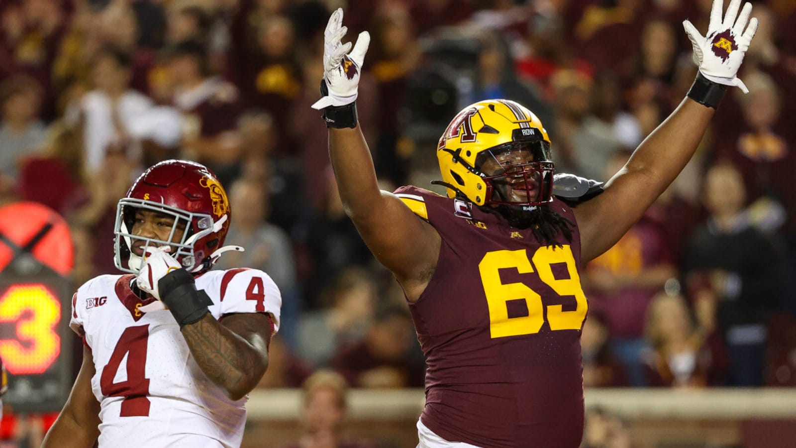 Gophers OT Aireontae Ersery honored as Big Ten Offensive Lineman of the ...