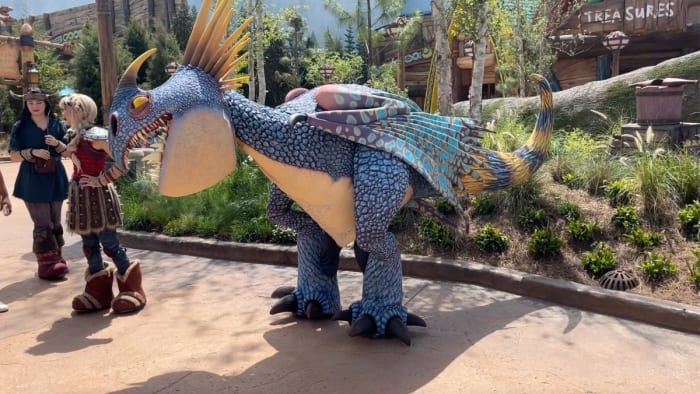Universal Epic Universe’s Isle of Berk Is a Dragon Animatronic ...