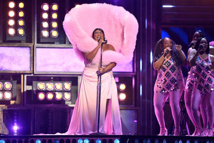 20 essential workout songs to add to your gym playlist | Yardbarker