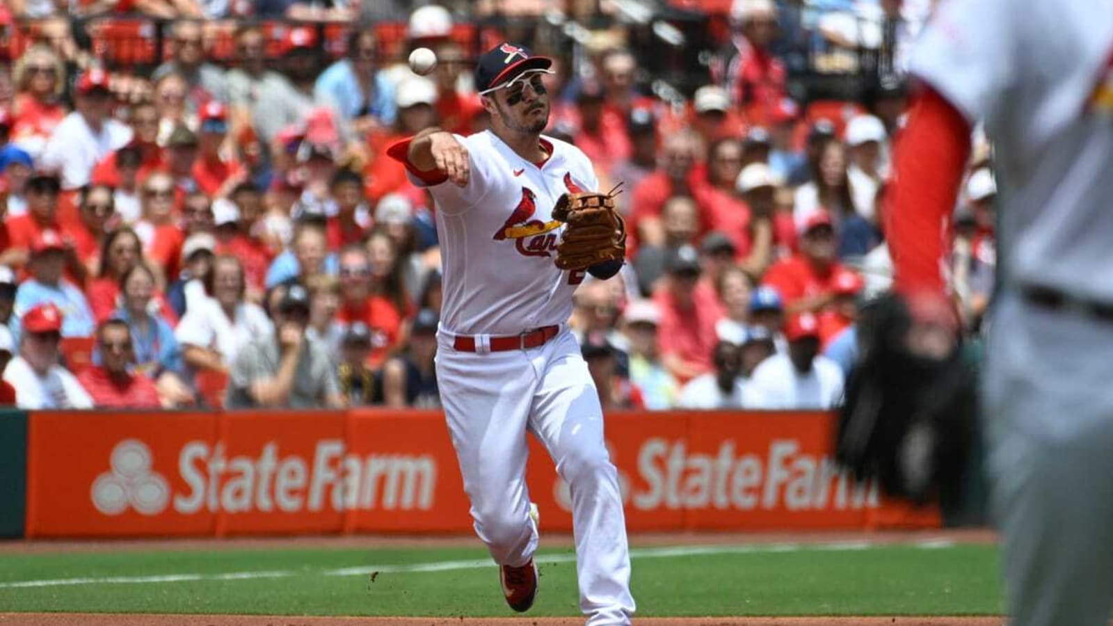 Yankees still ‘kicking tires’ on elite defensive infield trade target ...