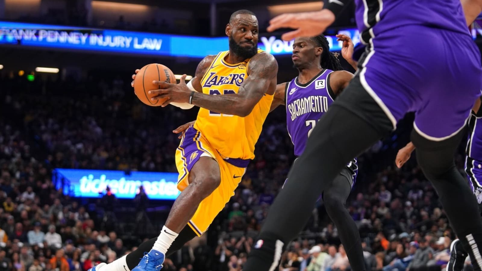 Lakers star breaks NBA minutes record in victory over Sacramento ...