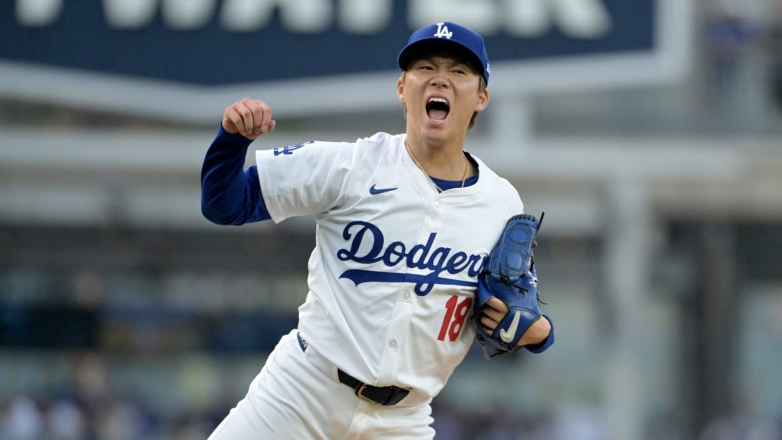 Dodgers rookie pitching phenom gets major praise from star teammate ...