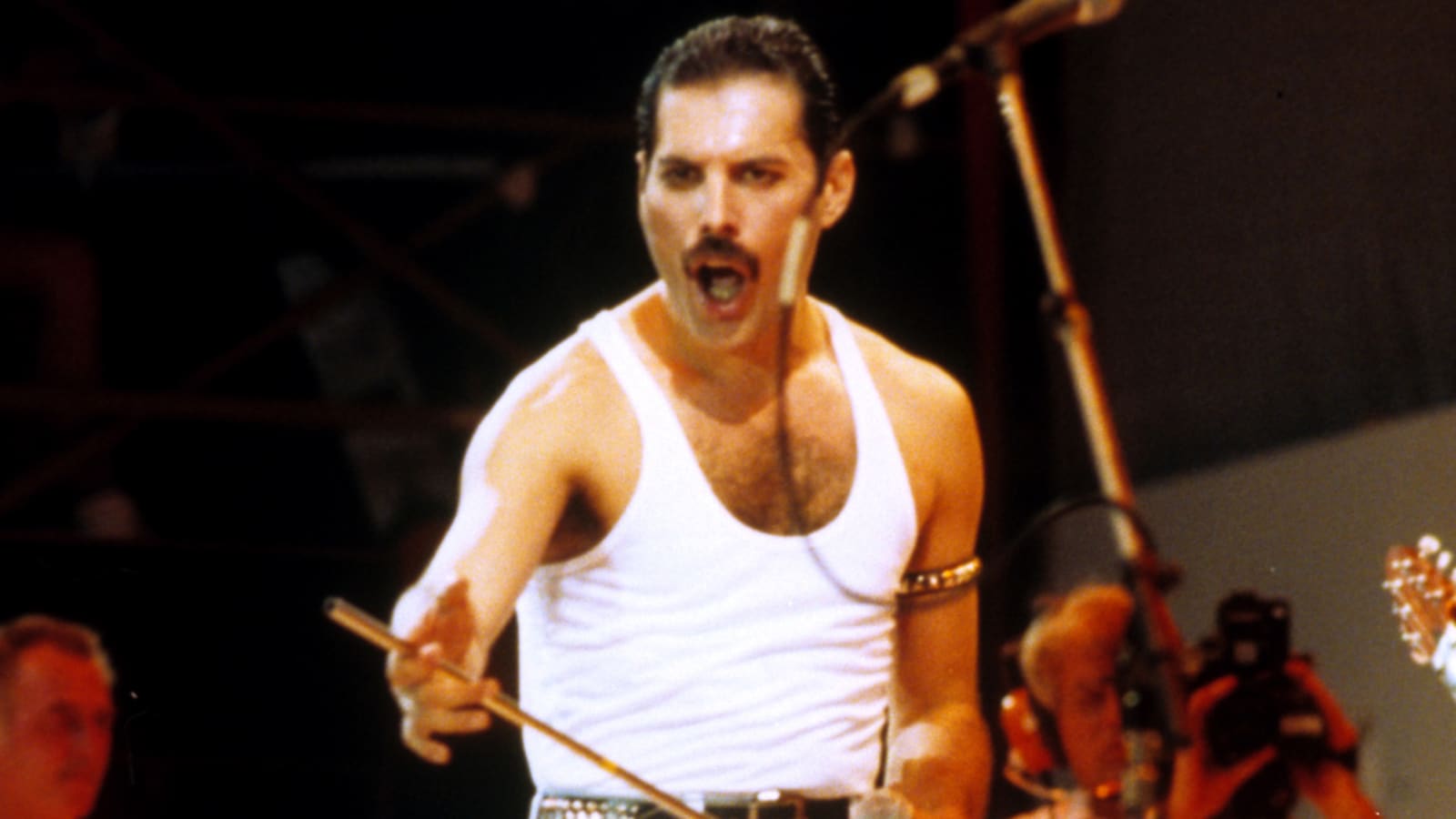 These 20 singers have the most unique voices of all-time | Yardbarker