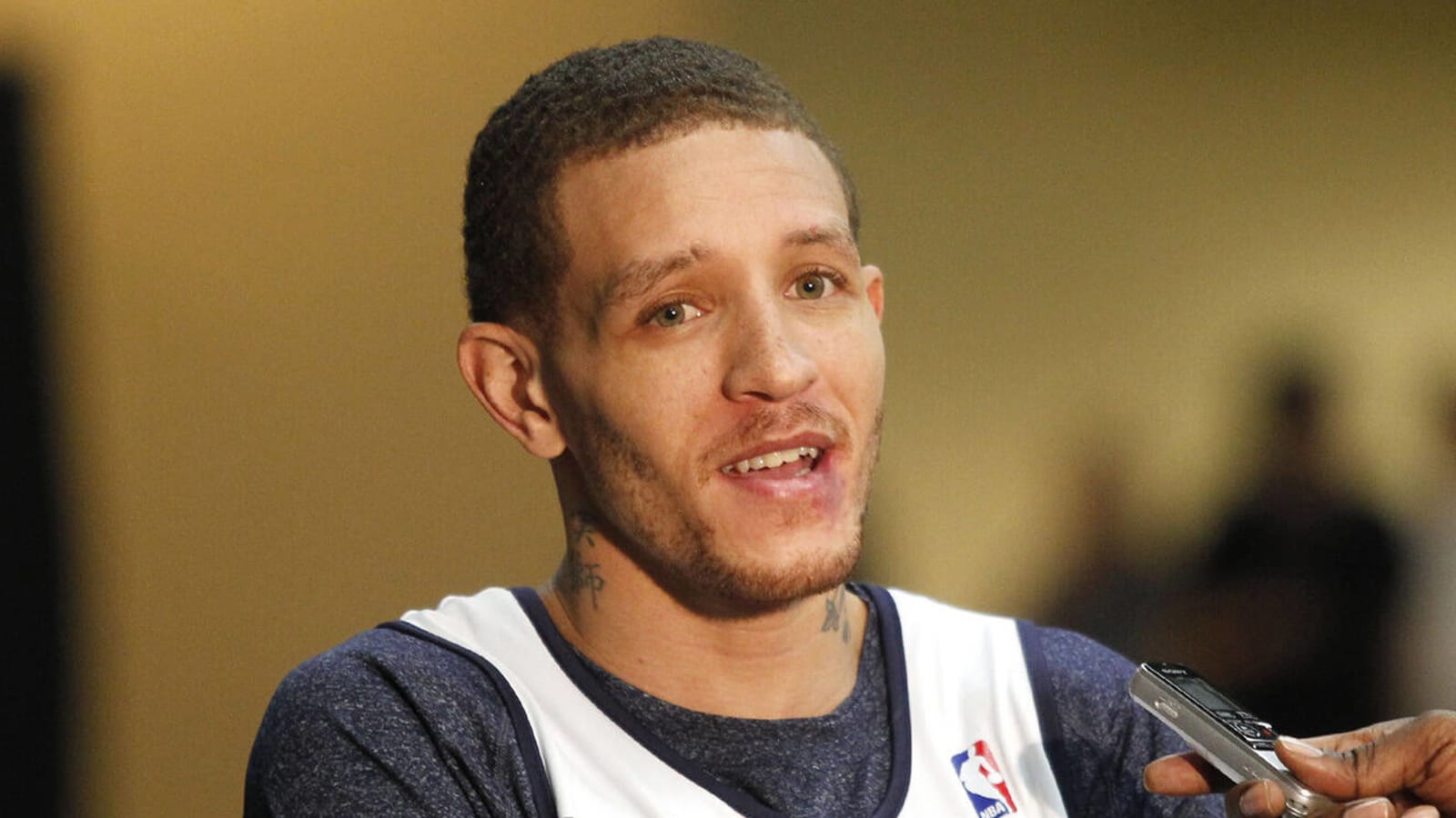 Video emerges allegedly showing Delonte West panhandling | Yardbarker