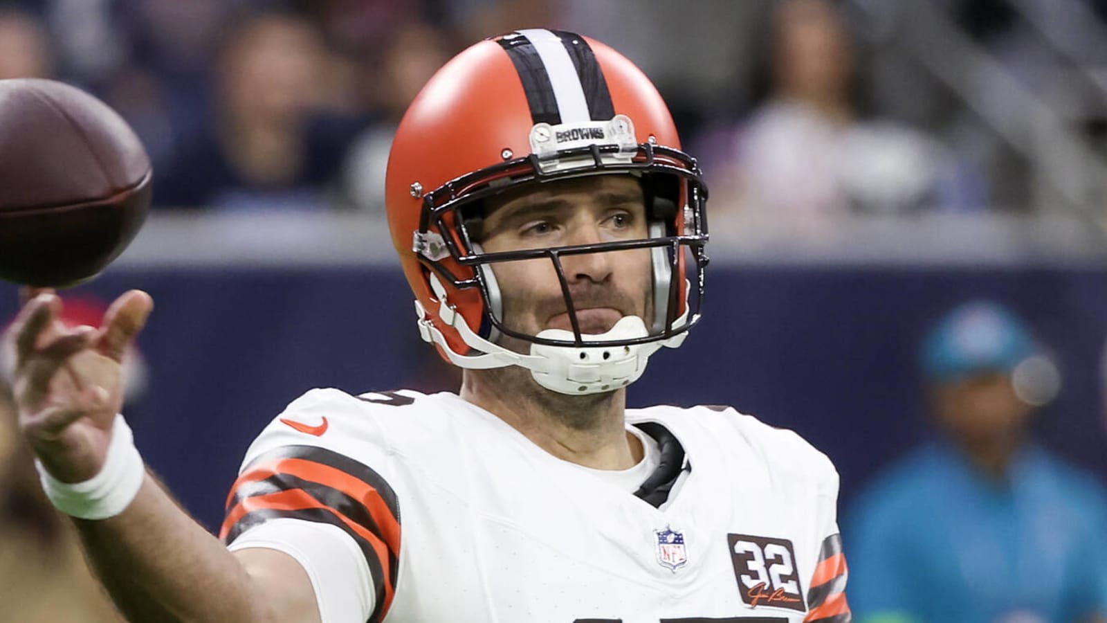 Watch: Joe Flacco shrugs off tackler, throws 50-yard TD | Yardbarker