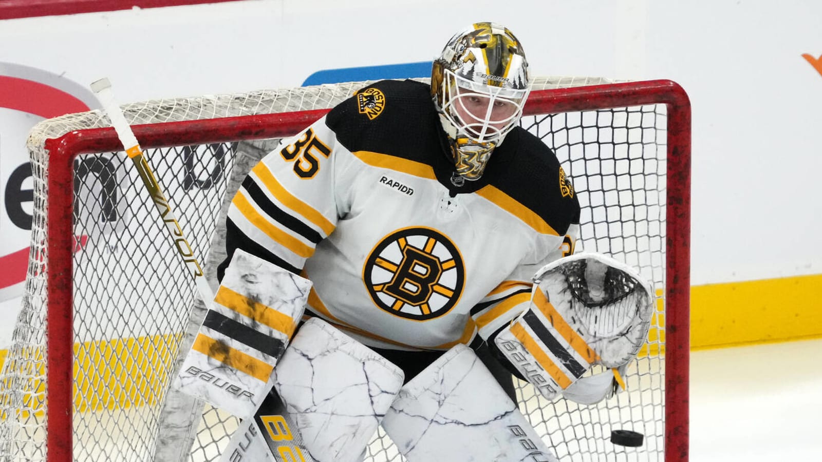 Report: Bruins star goalie played through injury vs. Panthers | Yardbarker