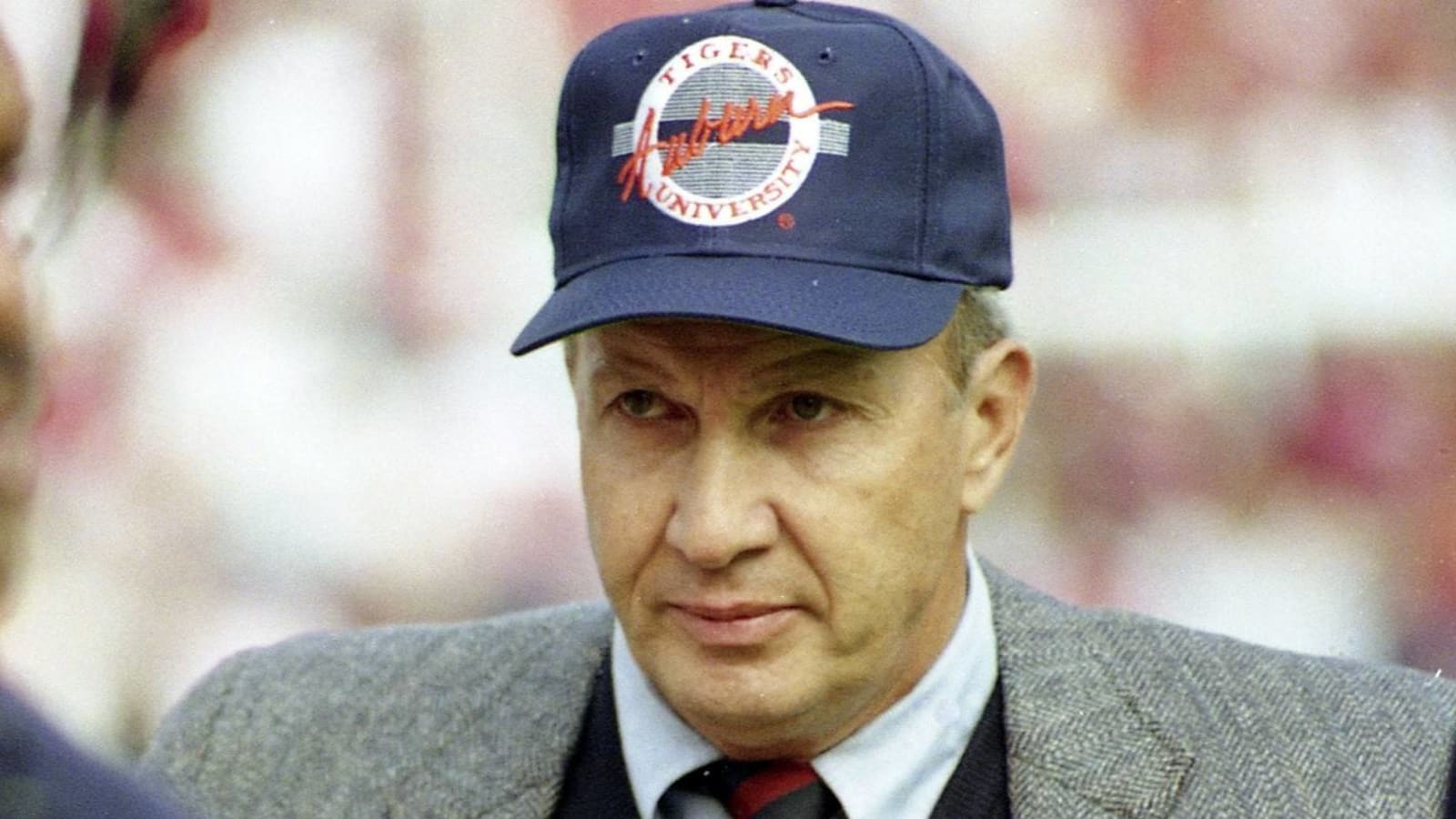 Auburn legend Pat Dye buried under tree grown from Toomer’s Corner ...