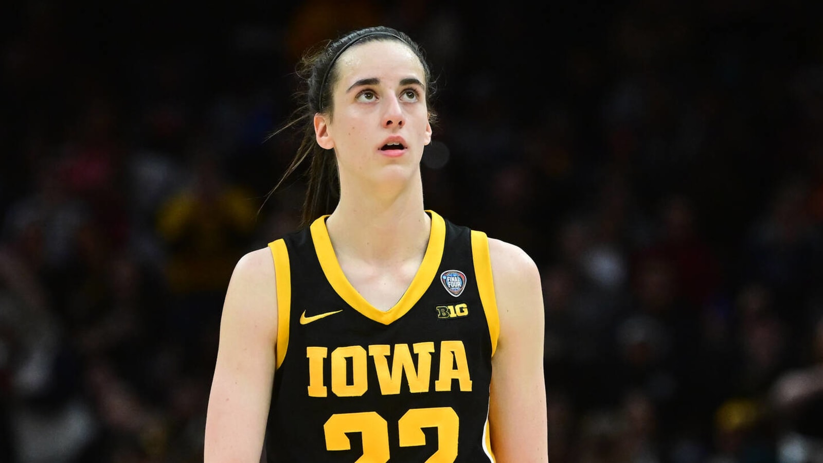 The respect between Caitlin Clark and Dawn Staley is real | Yardbarker