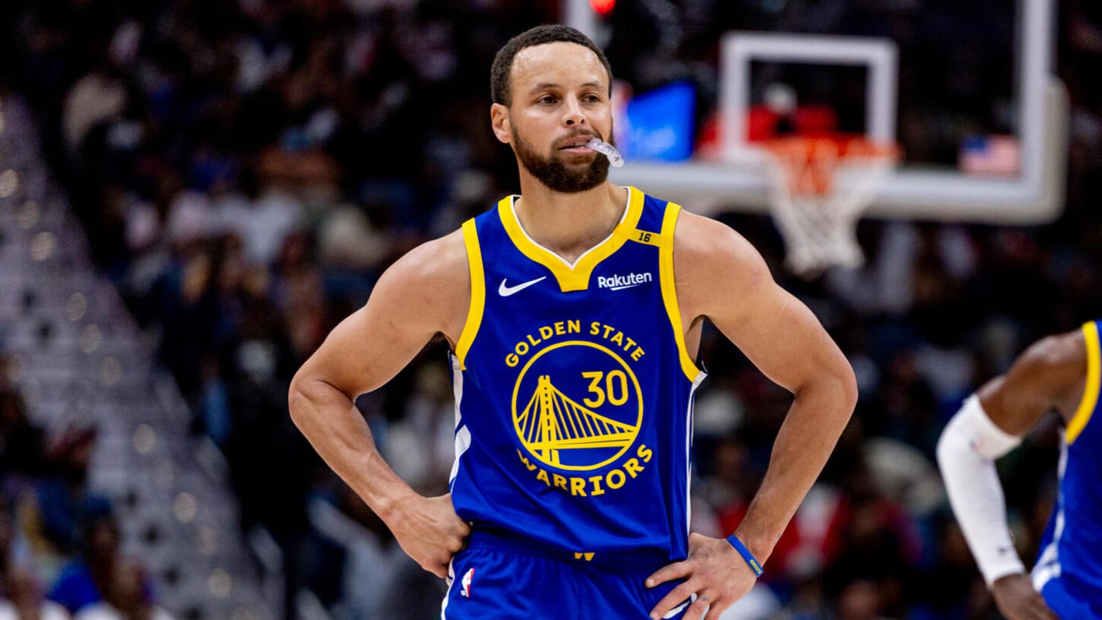 Photo of Steph Curry standing next to David Beckham goes viral | Yardbarker