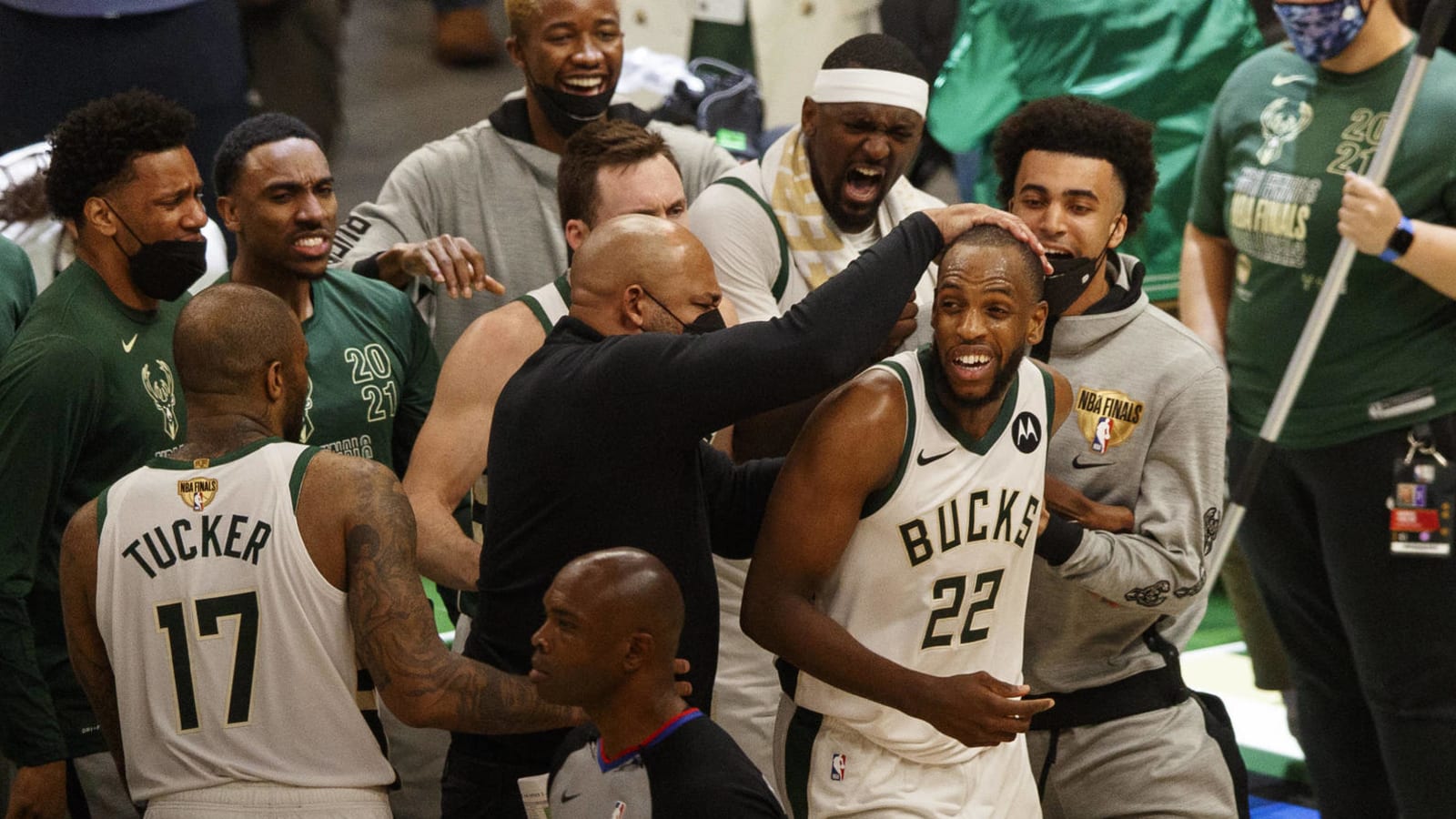 Watch: Confident Milwaukee fans now chanting 'Bucks in 6' | Yardbarker