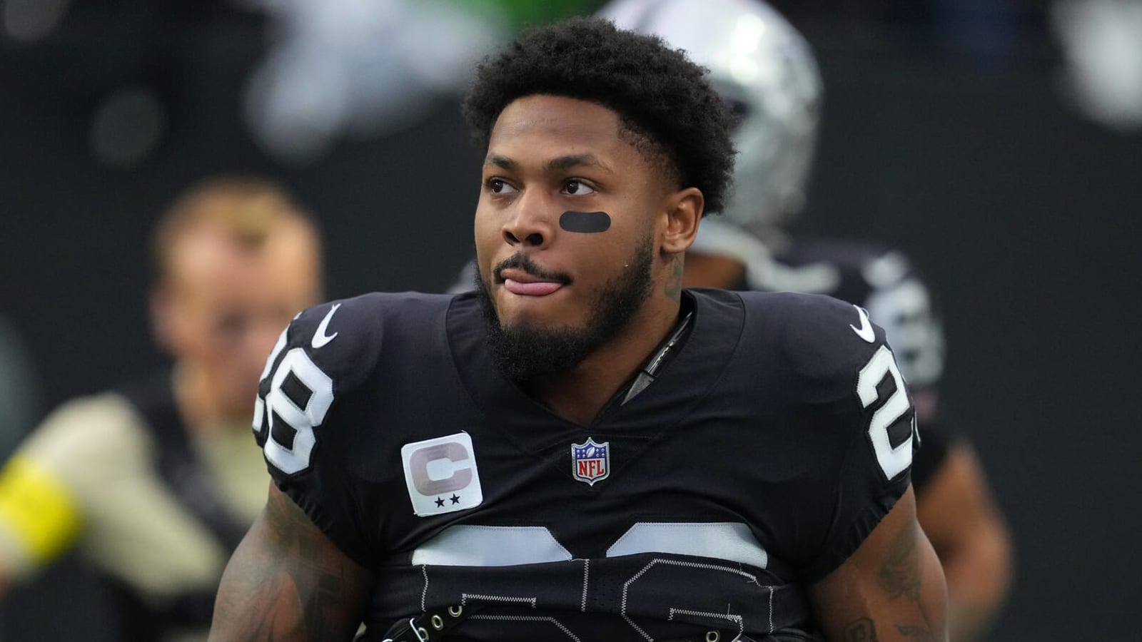 Insider suggests Raiders RB's holdout could last longer | Yardbarker