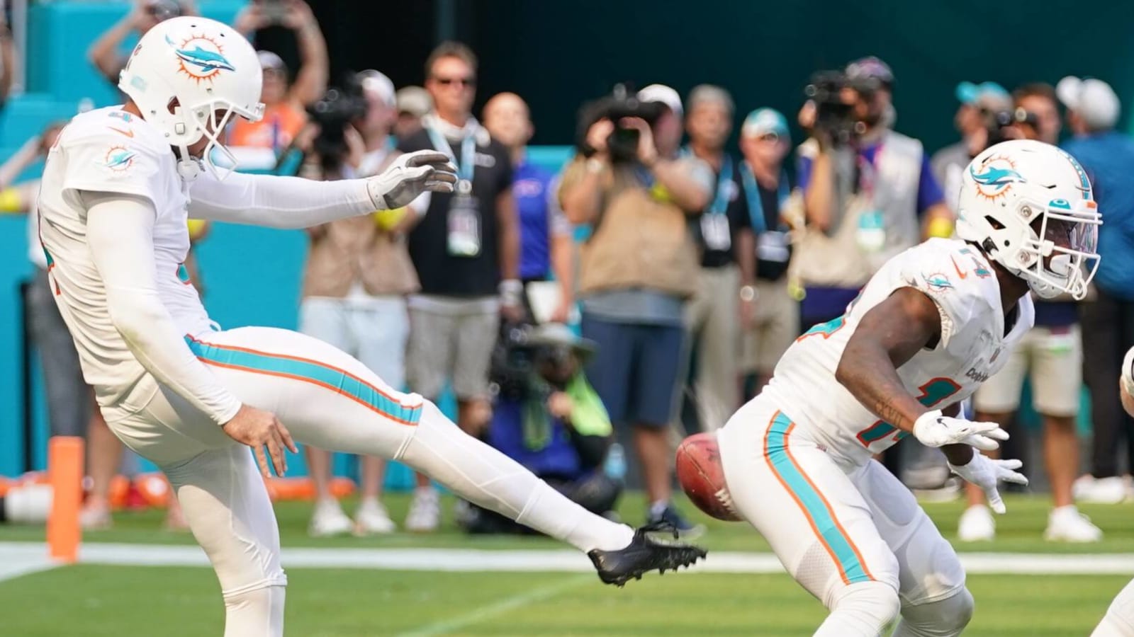 Thomas Morstead, Trent Sherfield have 'therapy session' with 'butt punt ...