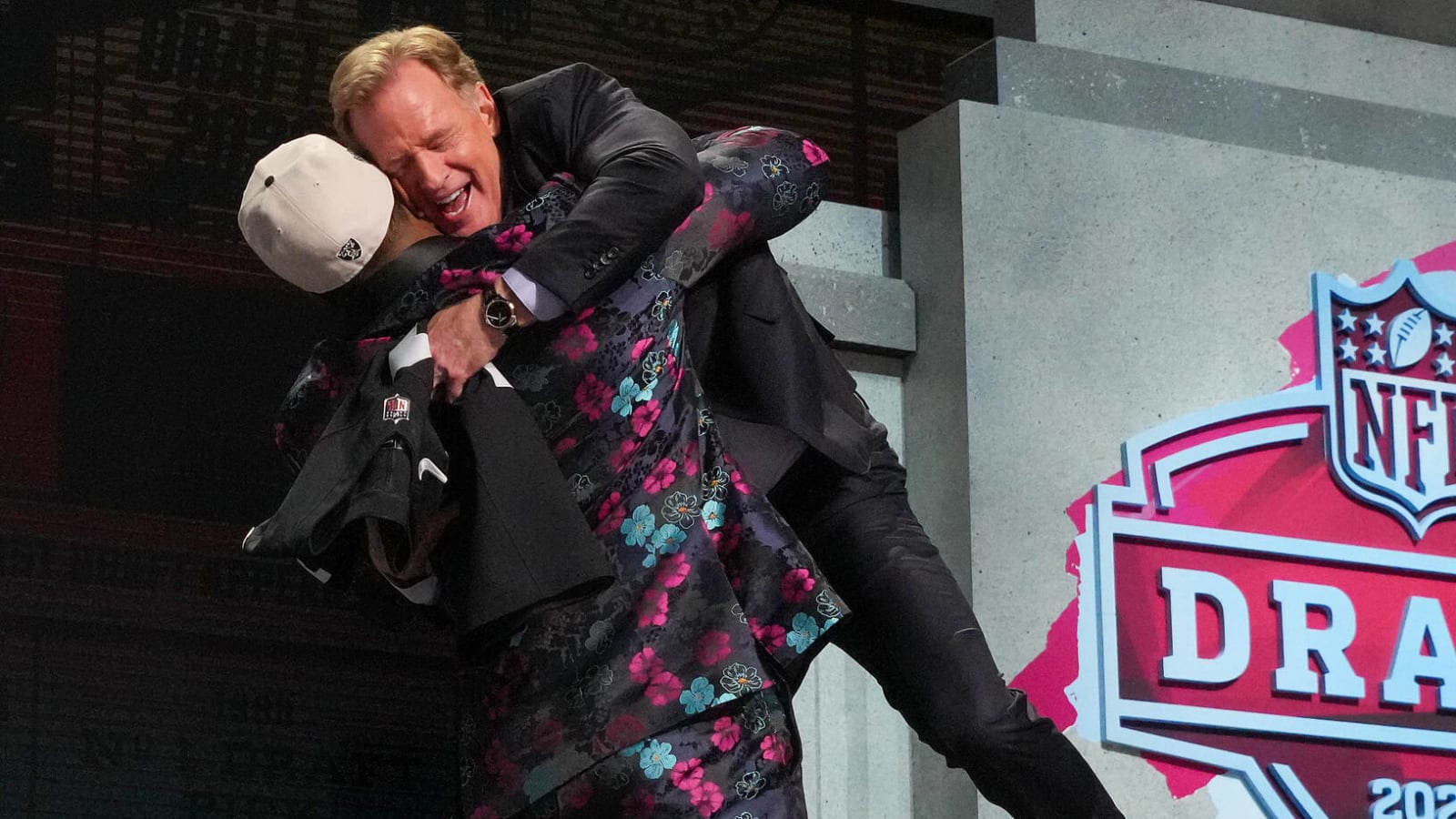 Roger Goodell may be forced to skip hugs at NFL Draft | Yardbarker