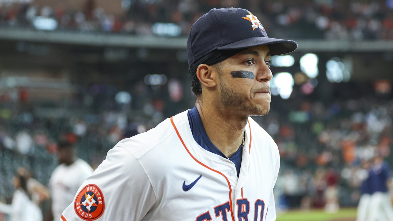 Watch: Another play botched during in-game MLB interview | Yardbarker