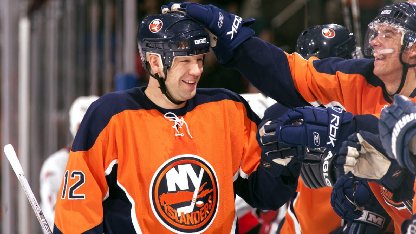 Former Wild forward Chris Simon dies at 52 | Yardbarker