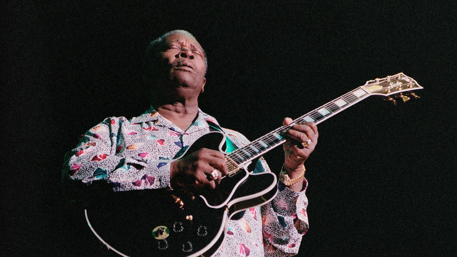 25 iconic guitars and their legendary owners | Yardbarker