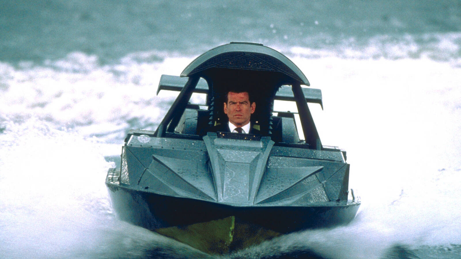 The 25 greatest set-pieces from James Bond films | Yardbarker