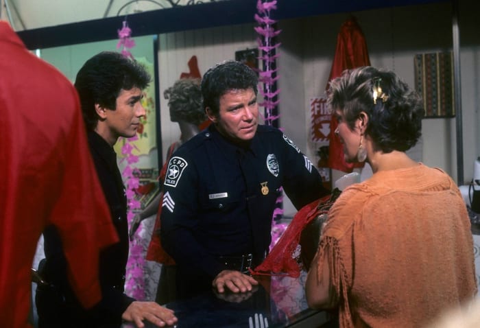 The 25 most memorable TV cops of all time | Yardbarker