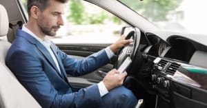 How To Avoid Distracted Driving: Super Guide! | YourParkingSpace