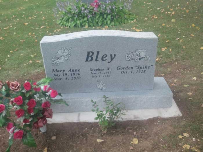 Upright Memorials Gallery | Sheboygan Monument & Stone Works