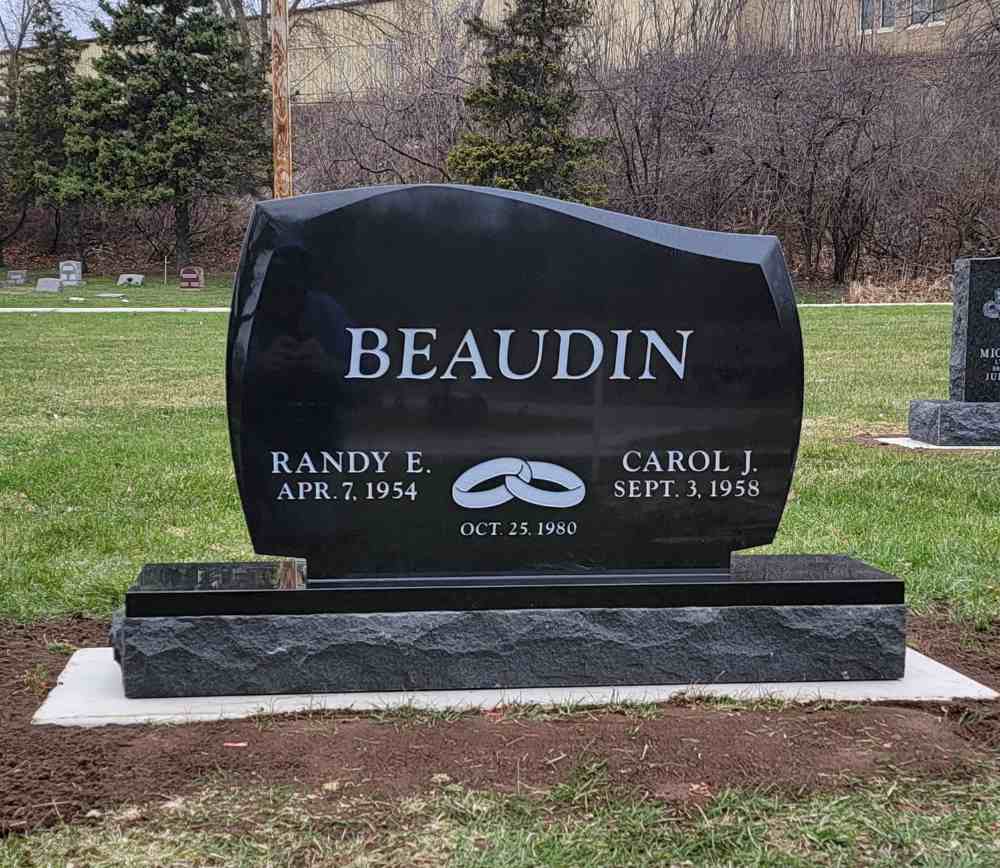 Upright Memorials Gallery | Sheboygan Monument & Stone Works