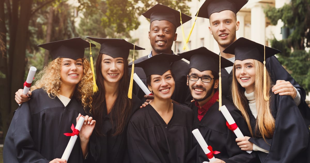 How Freelancing Can Help Students Get A Full-Time Job After Graduation ...