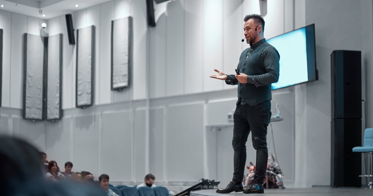 7 Tips for Becoming a Dynamic Presenter | ZenBusiness