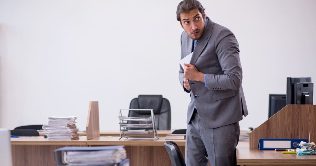 Employee Theft: Identify & Prevent Fraud Embezzlement & Pilfering ...