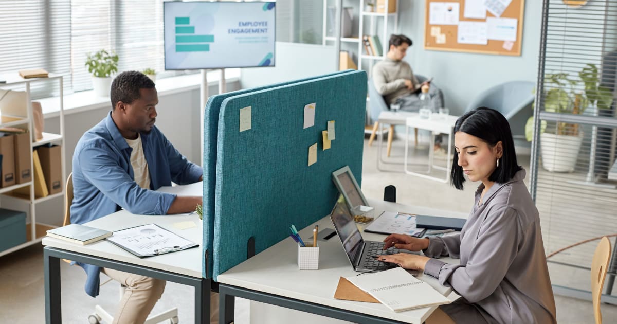 Should the Boss Have a Separate Office from Employees? | ZenBusiness