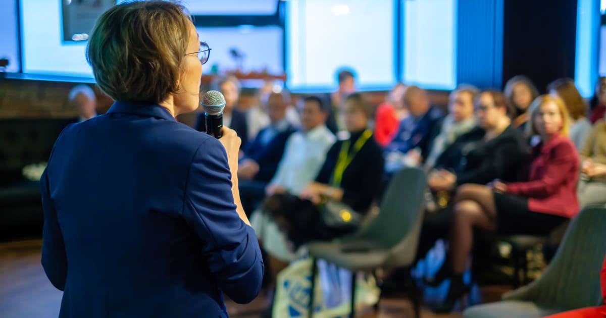 Public Speaking: Making Eye Contact with Your Audience | ZenBusiness