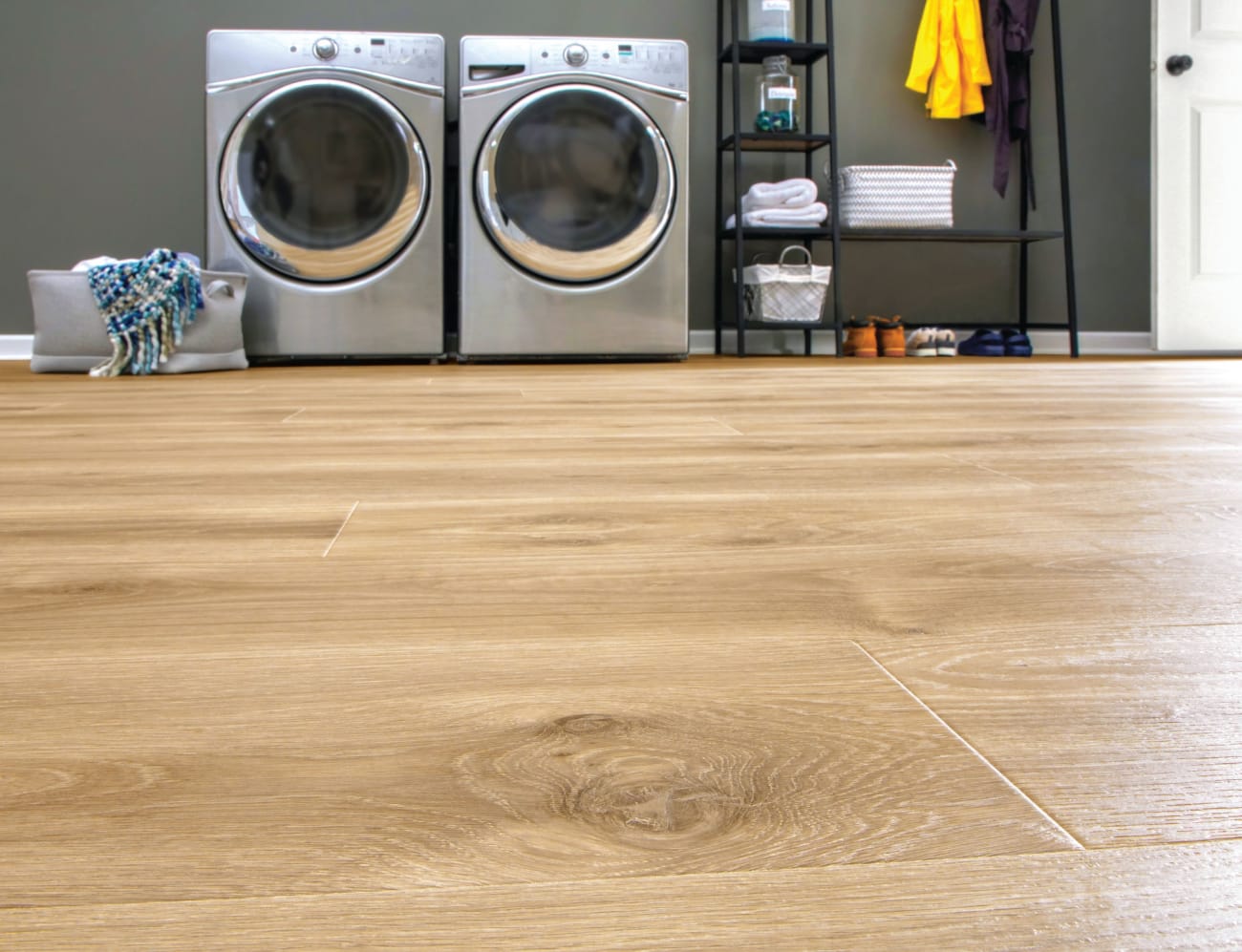 Mohawk RevWood Premier Nantucket Beige Oak - Laminate Floor