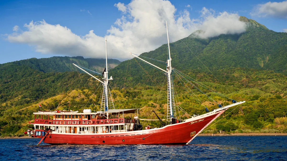 Liveaboards in Indonesia | Best Boats & Itineraries | ZuBlu